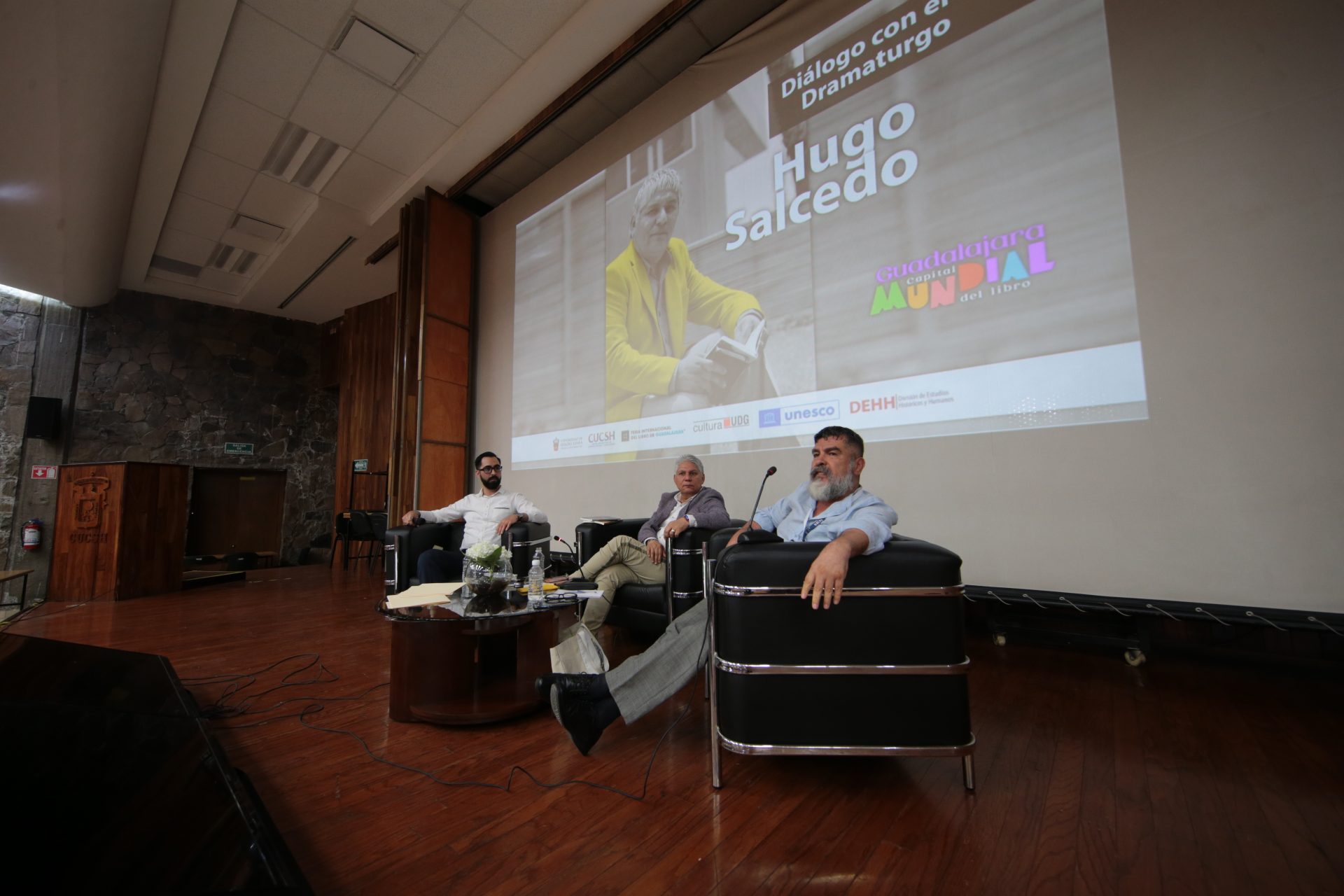 La escritura de Hugo Salcedo cuestiona el sistema político - Gaceta UDG