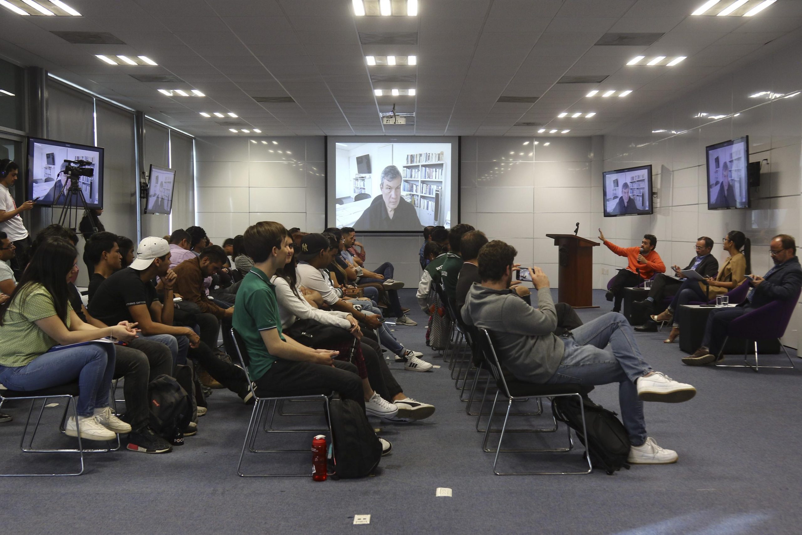 Analizan retos de las universidades ante el uso de la IA - Gaceta UDG