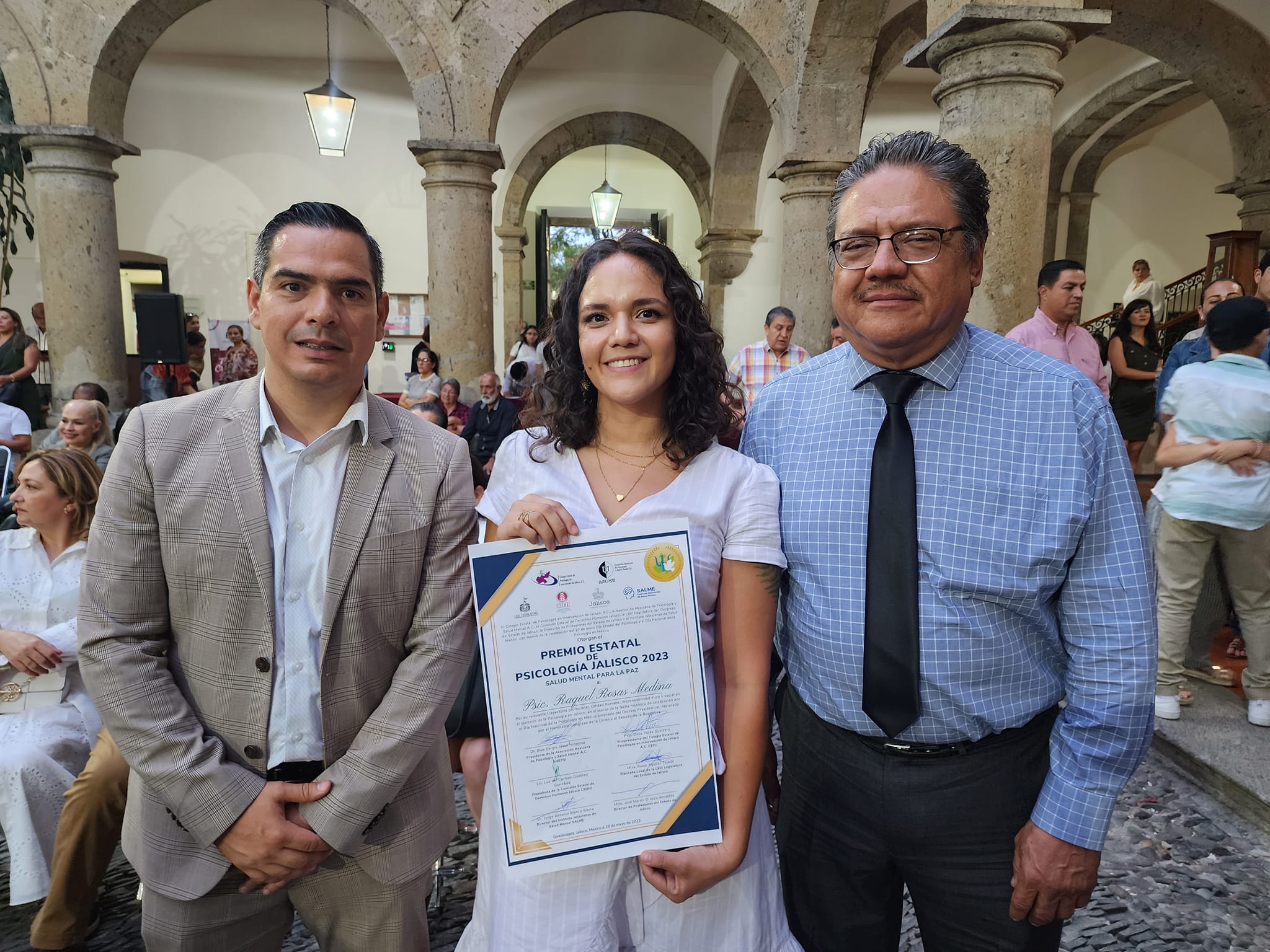 Galardonan a orientadora educativa del SEMS con el Premio Estatal de Psicología - Gaceta UDG