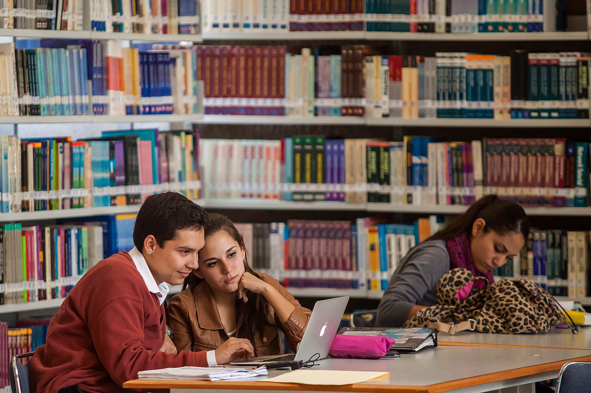 Convocatoria 2025 para estímulos a estudiantes sobresalientes - Gaceta UDG